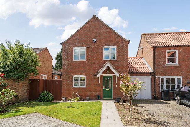 3 Bed Link Detached House For Sale In Penrics Way Fleet Hargate