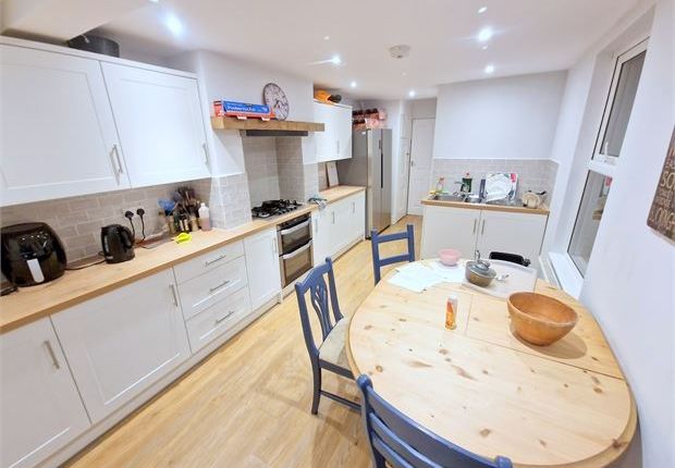 Chestnut Rise, Plumstead, London. SE18, 5 bedroom terraced house to ...