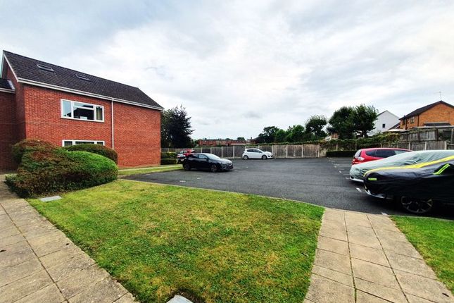 Alexandra Road, Halesowen B63, 2 bedroom flat to rent - 68173567 ...