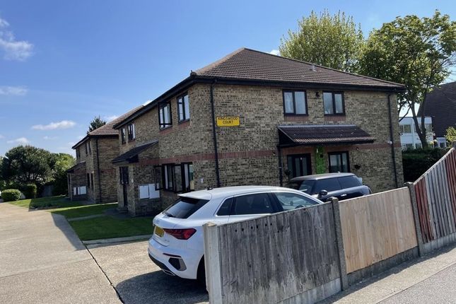 Kingswood Court, Clay Hill Road, Basildon SS16, 2 bedroom flat for sale ...
