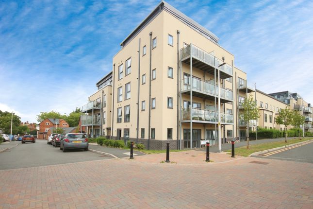 Station Approach, Leamington Spa, Warwickshire CV31, 2 bedroom flat for ...