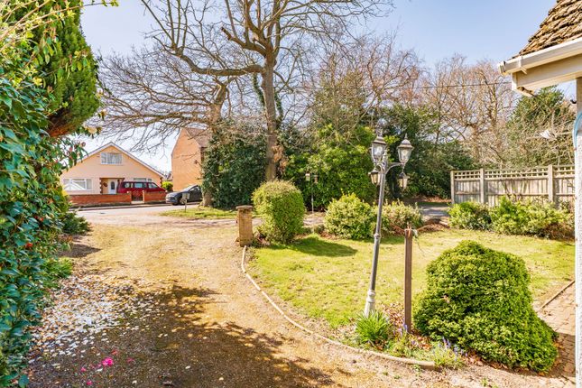 Oulton Road North, Oulton NR32, 3 bedroom detached bungalow for sale ...