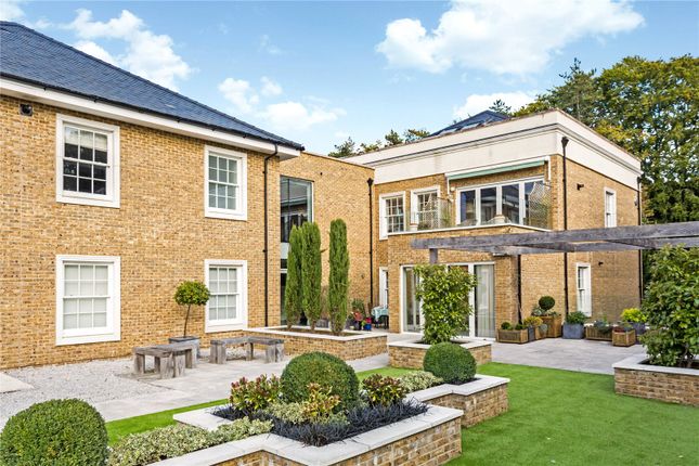 Connaught Square, Winchester, Hampshire SO22, 2 bedroom flat for sale ...