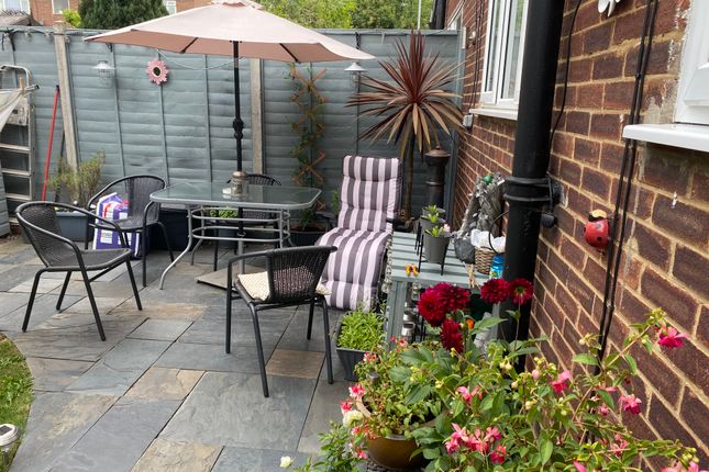 Cadmore Lane, Cheshunt, Waltham Cross EN8, 2 bedroom maisonette for ...