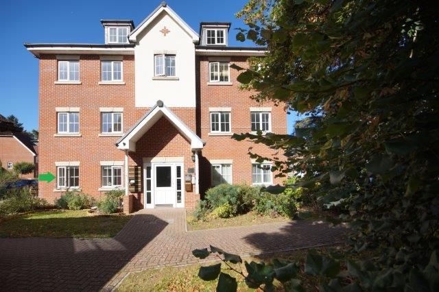 2 bed flat for sale in Royal Drive, Bordon GU35 - Zoopla