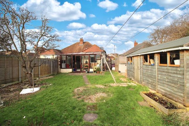 The Leaway, Portchester, Fareham PO16, 3 bedroom bungalow for sale ...