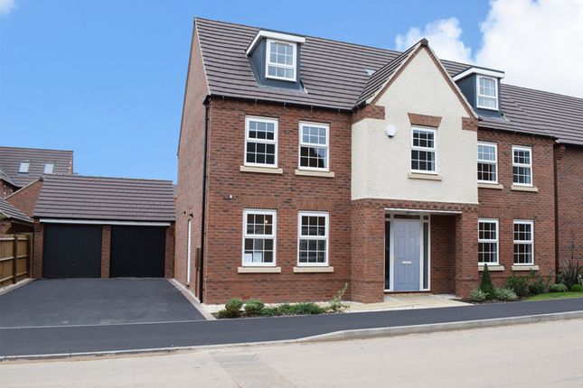 What's an example of upper-class, middle-class, and lower-class housing ...