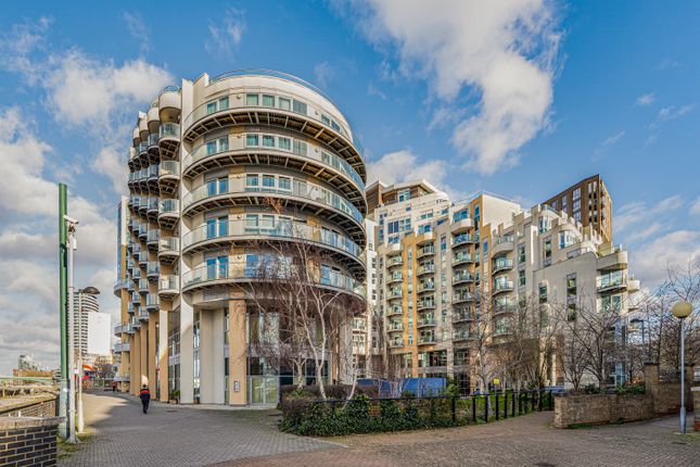 Vicentia Court, Bridges Court Road, London SW11, 2 bedroom flat for ...