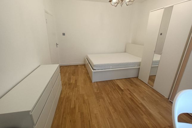 Colville Square, London W11, room to rent - 68540815 | PrimeLocation