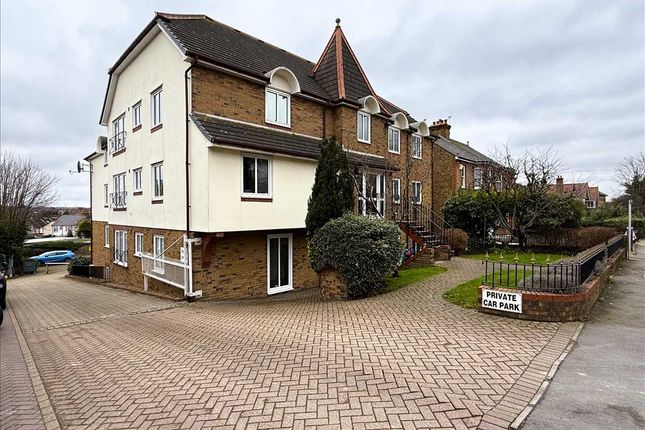 Wycliffe House, Old Road East, Gravesend DA12, 2 bedroom flat for sale ...