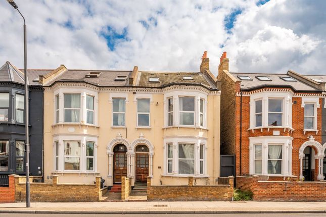 Tooting Bec Road, Tooting Bec, London SW17, 3 bedroom flat to rent ...