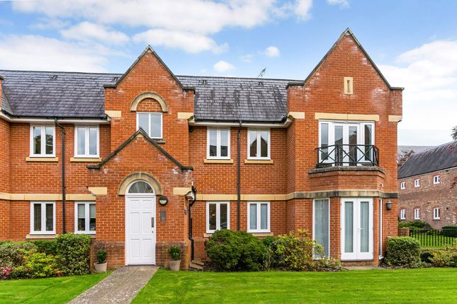 Longbourn, Windsor SL4, 2 bedroom flat for sale - 68700897 | PrimeLocation