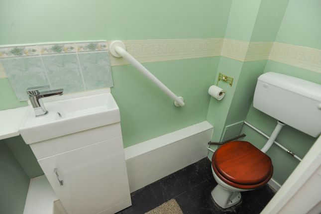 Kingsclere Walk, Chesterfield S40, 3 bedroom terraced house for sale ...