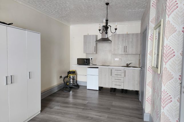 Brocket Way, Chigwell IG7, studio to rent - 65366091 | PrimeLocation