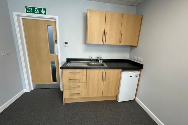 Central Avenue, West Molesey KT8, light industrial to let - 68628940 ...