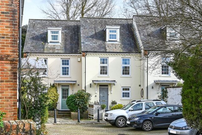St Bartholomews Close Chichester West Sussex Po19 3 Bedroom Mews