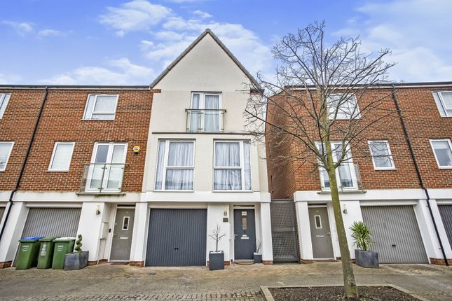 Alcock Crescent Crayford Dartford Da1 3 Bedroom End Terrace House