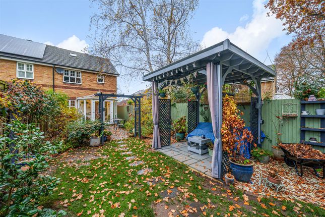 Barker Close Arborfield, Berkshire RG2, 3 bedroom semi-detached house ...