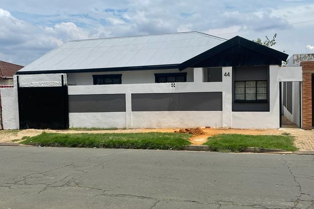 Vrededorp, Johannesburg, South Africa, 8 bedroom detached house for ...