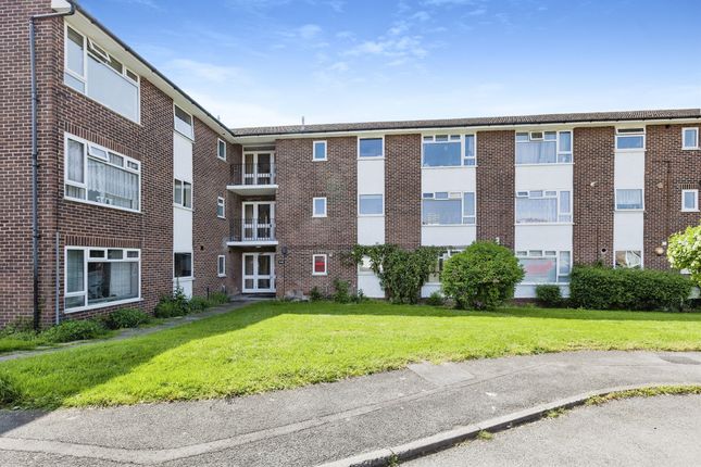 Sandringham Court, Burnham, Slough SL1, 2 bedroom flat for sale ...