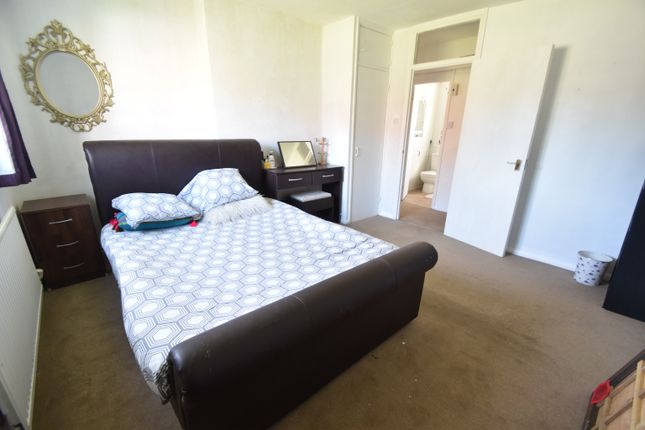 Ross Close, Luton, Bedfordshire LU1, 1 bedroom flat to rent - 64944412 ...