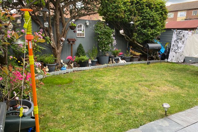 Cadmore Lane, Cheshunt, Waltham Cross EN8, 2 bedroom maisonette for ...