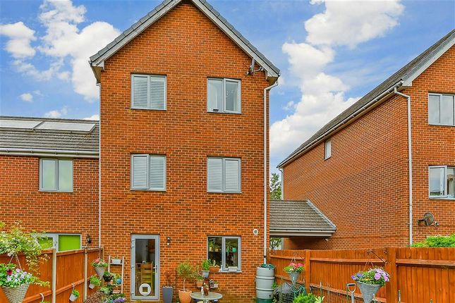 Adams Drive, Willesborough, Ashford, Kent TN24, 5 bedroom town house ...