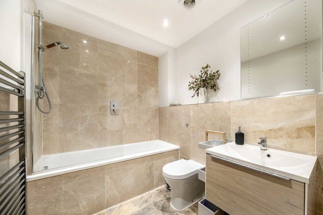 Palace Road, London SW2, 2 bedroom flat for sale - 66646638 | PrimeLocation