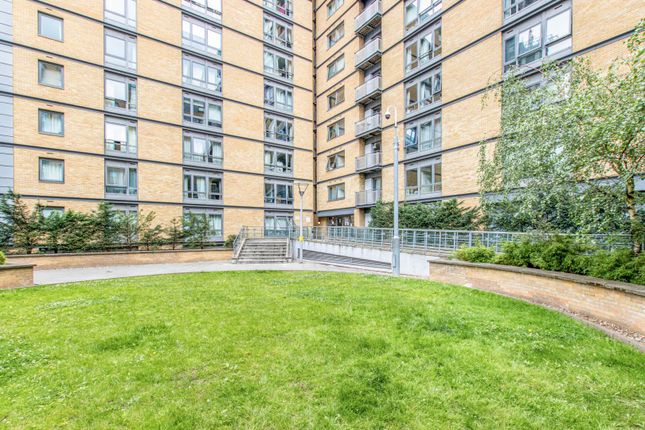 Victoria Road, London W3, 2 bedroom flat to rent - 60579348 | PrimeLocation