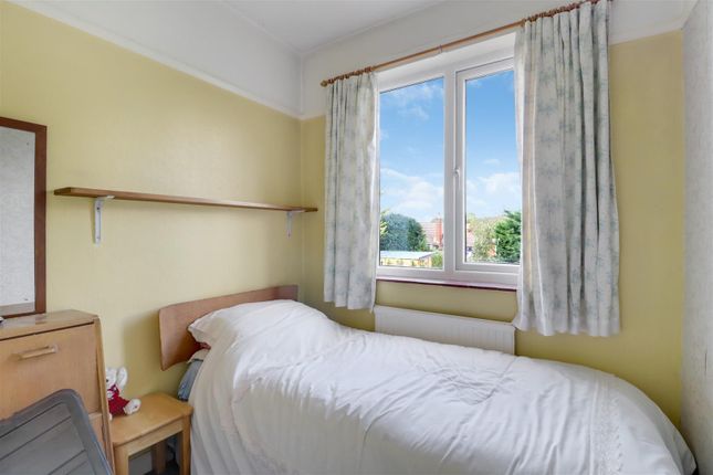 Common Road, Claygate, Esher KT10, 3 bedroom terraced house for sale ...