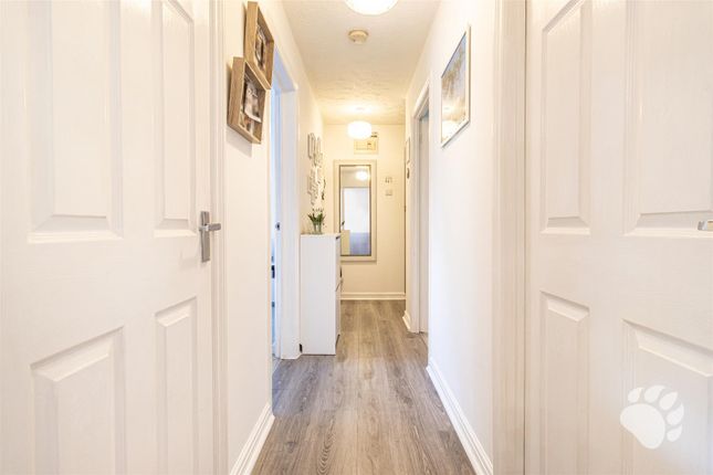 Bramble Tye, Noak Bridge SS15, 2 bedroom flat for sale - 68812861 ...