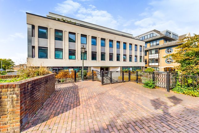 Chart Way, Horsham RH12, 2 bedroom flat for sale - 63079190 | PrimeLocation