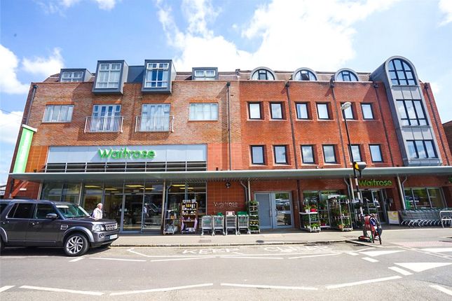 3 bed flat for sale in Station Road, Gerrards Cross, Buckinghamshire ...