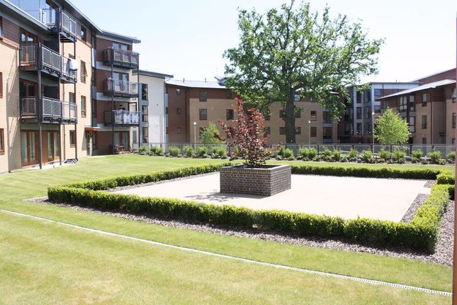 Commonwealth Drive, Crawley RH10, 2 bedroom flat to rent - 55824828 ...