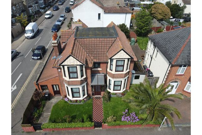 Homes for Sale in Clacton-on-Sea - Buy Property in Clacton-on-Sea ...