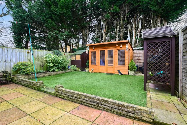 3 Bed Semi Detached House For Sale In Fernhill Road Farnborough Gu14