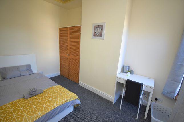 Leamore Lane, Walsall WS3, room to rent - 58050171 | PrimeLocation