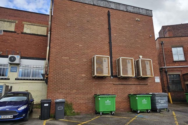 Low Lane, Birstall, Batley WF17, property to rent - 64603073 ...