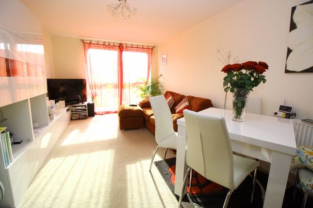 Commonwealth Drive, Crawley RH10, 2 bedroom flat to rent - 55824828 ...
