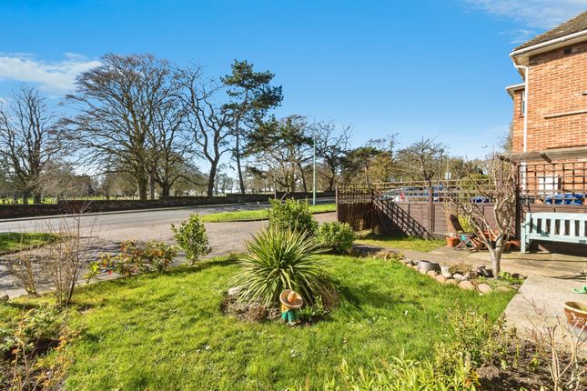 Normanston Drive, Lowestoft NR32, 1 bedroom flat for sale - 69600535 ...