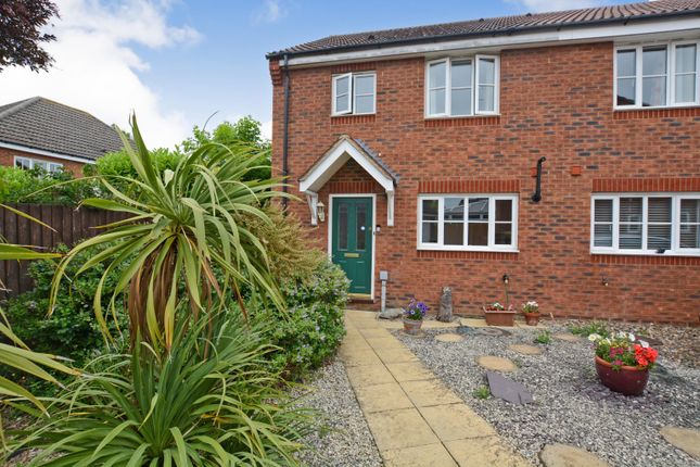 Coltsfoot Road Rushden Nn10 3 Bedroom Semi Detached House For Sale
