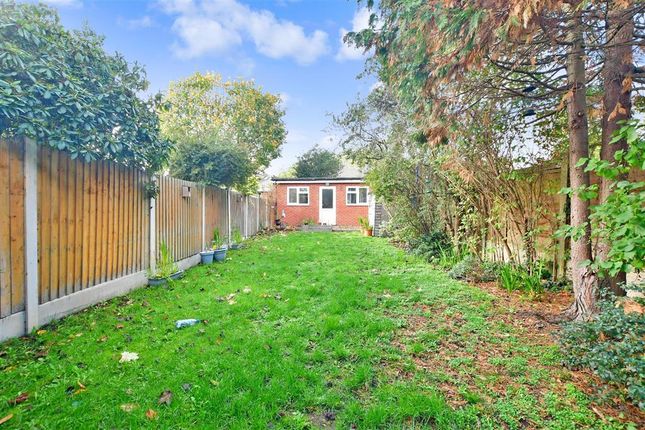 Chadwell Heath Lane Romford Essex Rm6 4 Bedroom Terraced House For