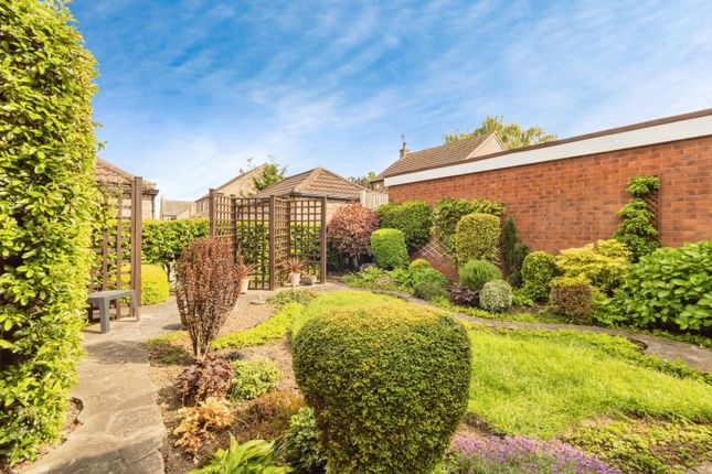 Hazel Close, Bingham, Nottingham, Nottinghamshire NG13, 2 bedroom ...