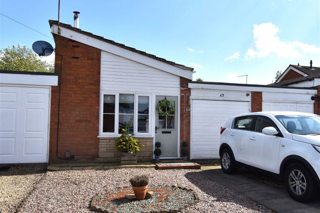 2 Bed Bungalow For Sale In Lerryn Close Kingswinford Dy6 67534428