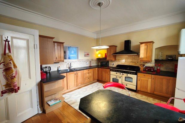 Clare Terrace, Falmouth TR11, 3 bedroom flat to rent - 66534904 ...