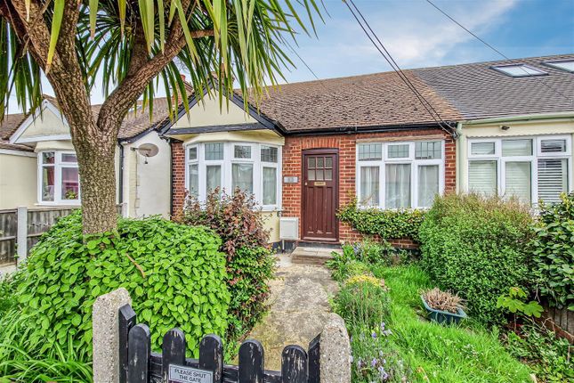 Feeches Road Southend On Sea Ss2 2 Bedroom Semi Detached Bungalow For