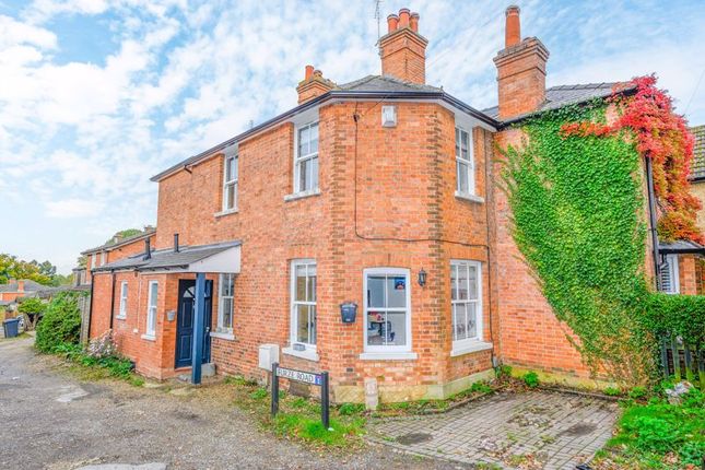 Hare Hill, Row Town, Addlestone. KT15, 2 bedroom semi-detached house ...
