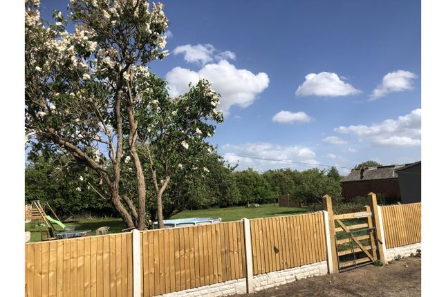 2 bed property for sale in Station Road, Doncaster DN10 - Zoopla