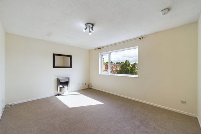 Northleach Close, Worcester, Worcestershire WR4, 2 bedroom flat for ...