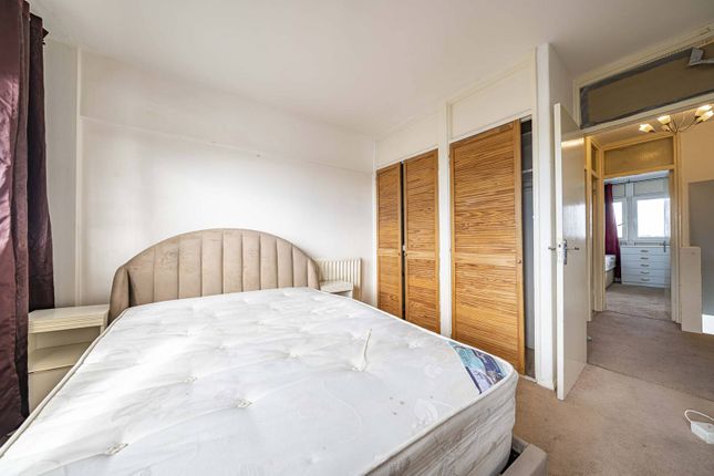 Barringer Square, Tooting Bec, London SW17, 2 bedroom flat to rent ...